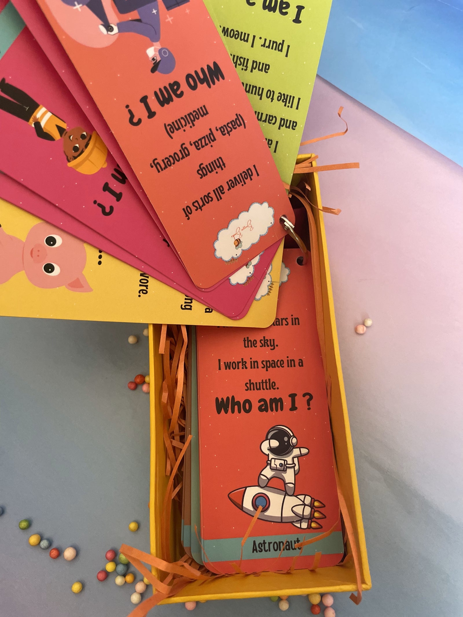 JoGenii |Who-am-I-Riddle-Cards|Buzzie Books